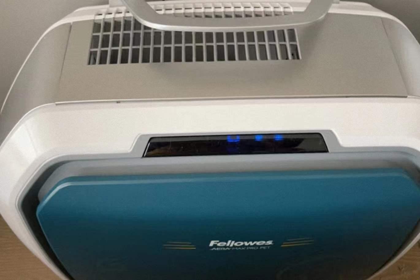 宠物空气净化器选购指南 | 范罗士、Blueair、352、IAM、IQAir五款空气净化器横向测评,养宠家庭更适合哪个品牌？