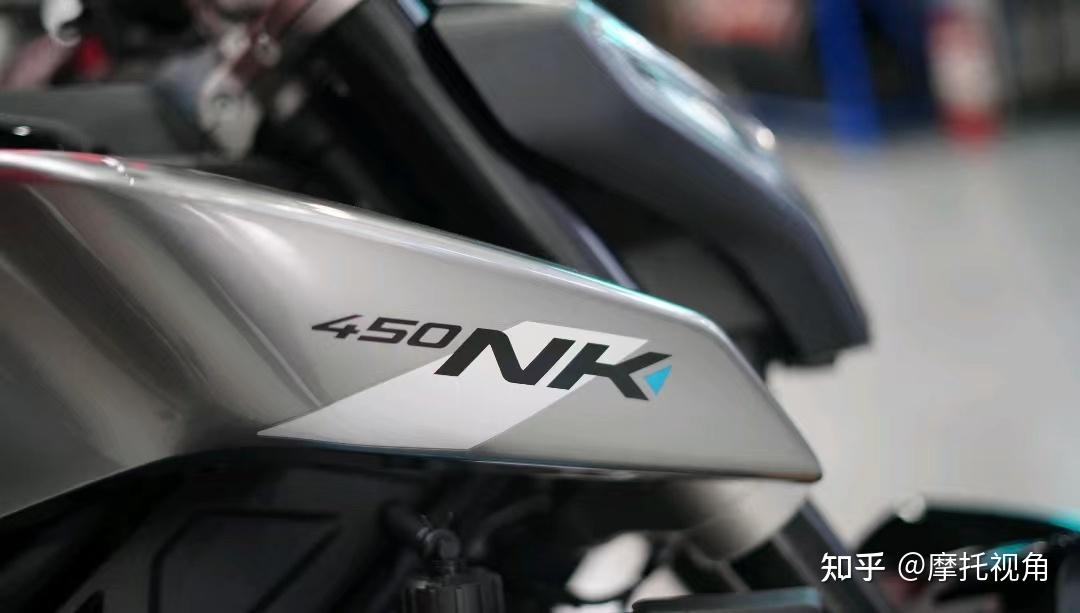 春风450NK官降1000元，与价格相近同为450CC的高金GK400如何选？ - 知乎