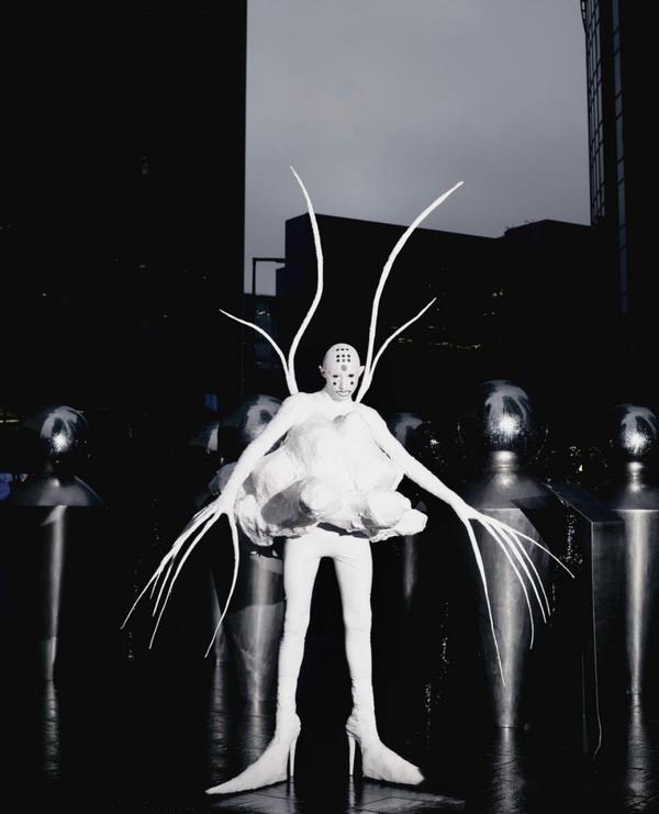 俄罗斯艺术家Gena Marvin，以伤痛创作挑衅性梦魇般的作品。 - 知乎