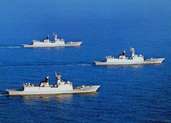 长147米、宽18米、排水量6000吨！中国新一代护卫舰054B终于现身！ - 知乎