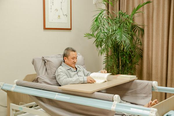 如何护理瘫痪卧床老人？护理床选对很重要！ 知乎