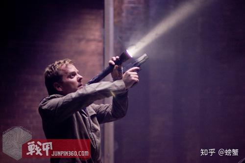 漫谈低光战术——电影中最常见的哈里斯Harries Technique - 知乎