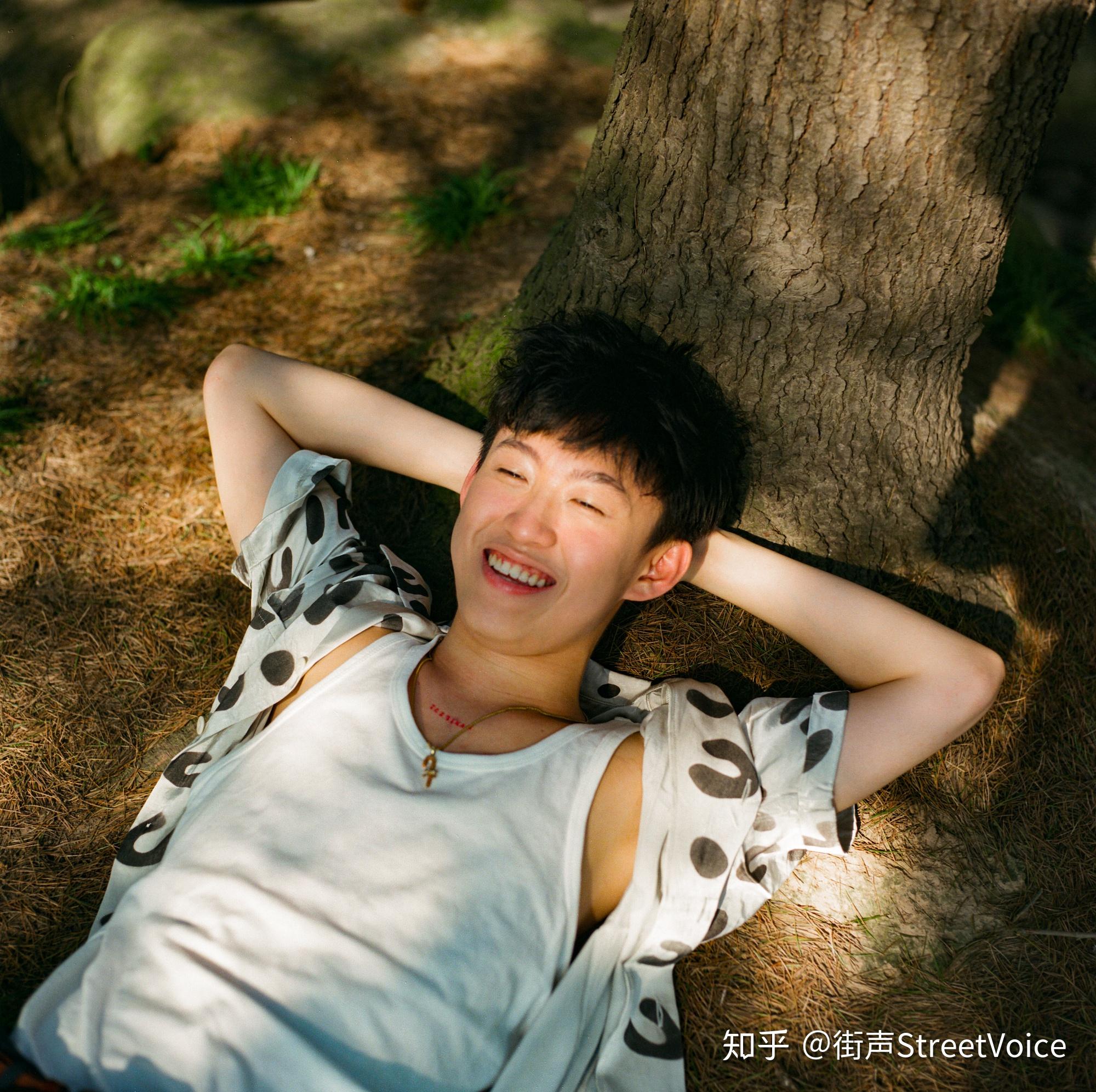 深入心底的内省与探寻之作，Rich Brian释出2020年全新EP《1999》 - 知乎