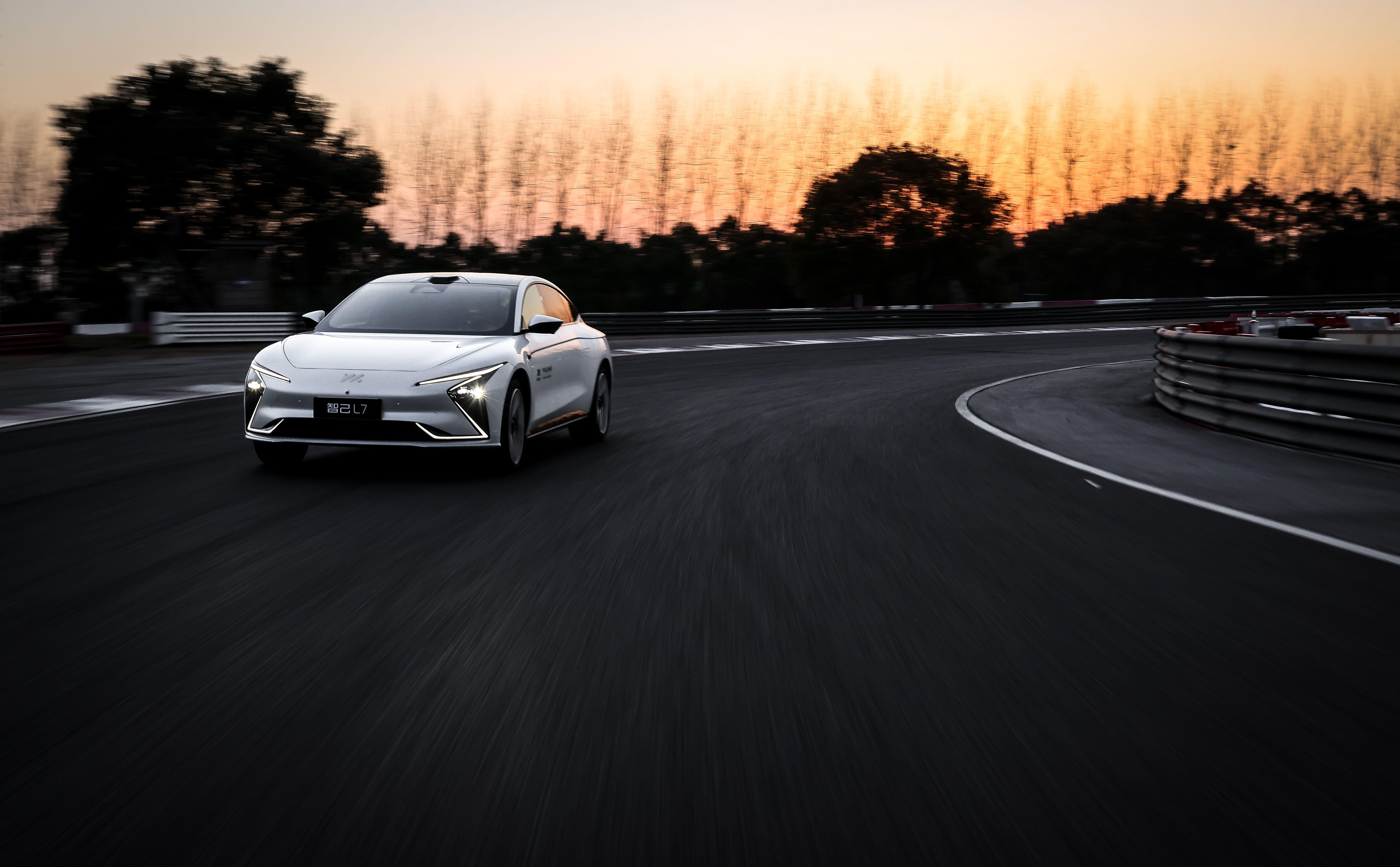 “新世界驾控旗舰”智己L7正式上市，官宣售价36.88-40.88万元 - 知乎