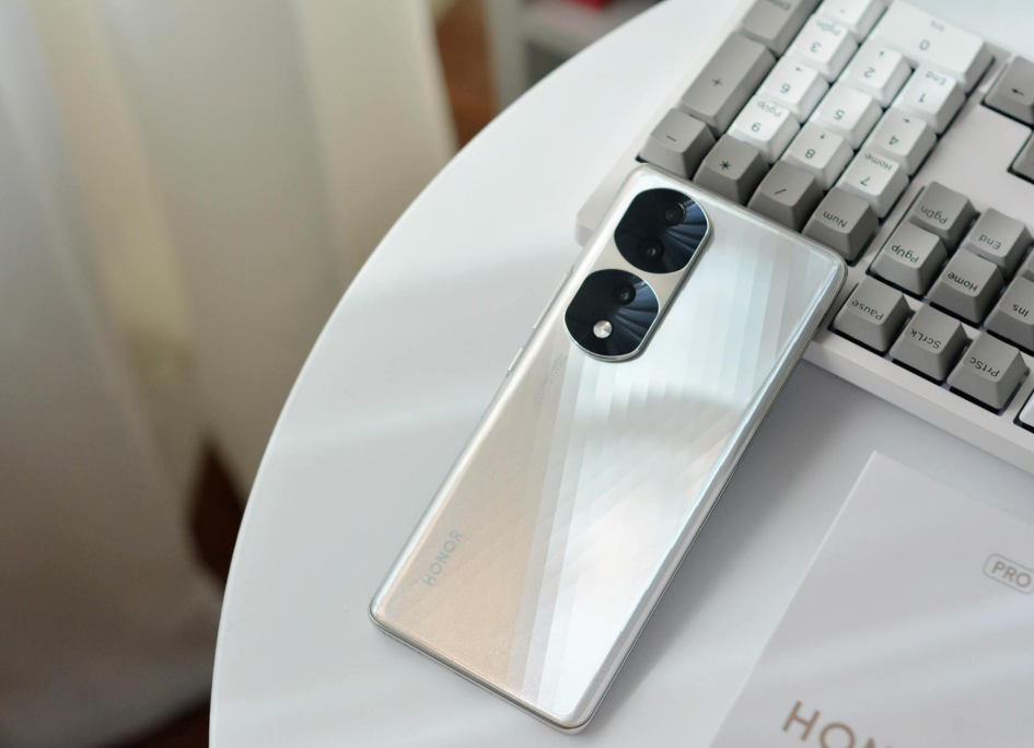 2023年买一部荣耀70pro是否值得？看完分析就明白了