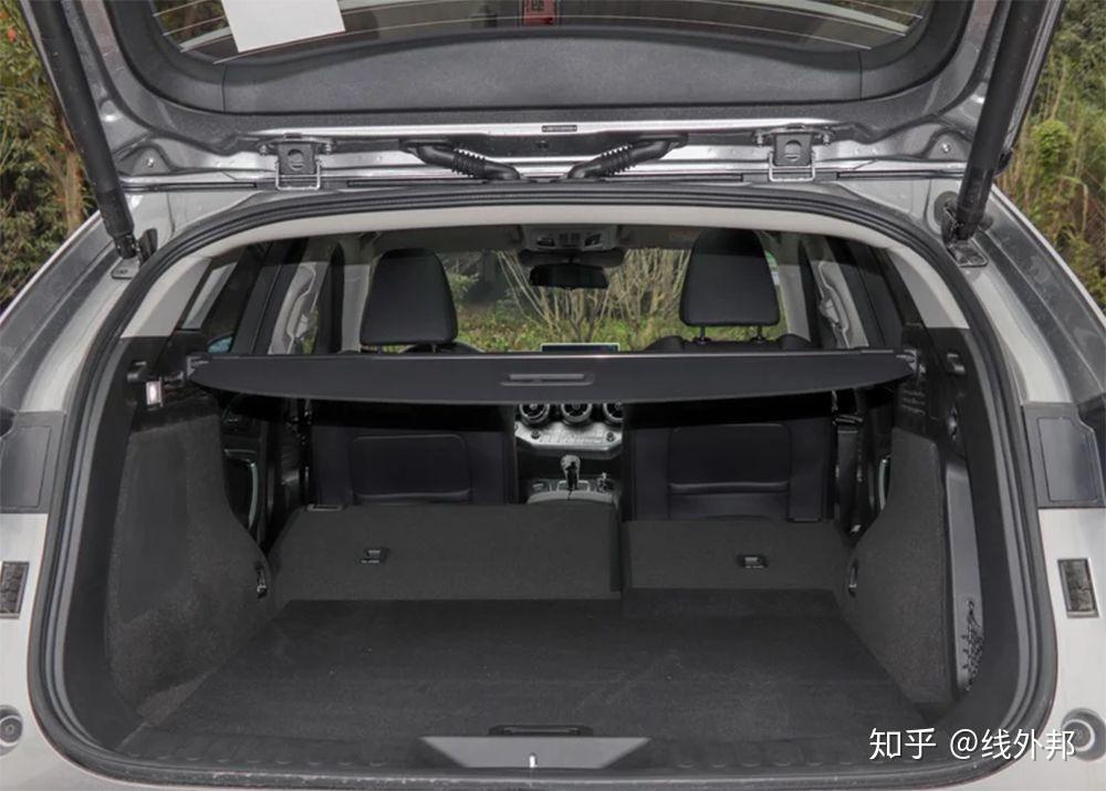 自主豪华SUV之争：实拍对比魏派VV7和红旗HS5 - 知乎