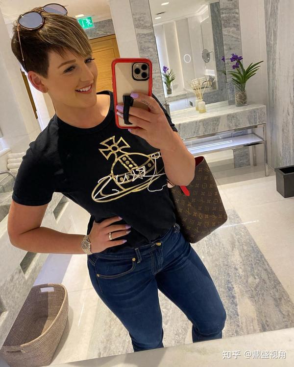 汉娜·布鲁克斯(Hannah Brooks)令人惊叹的下巴和迷人的外表 - 知乎