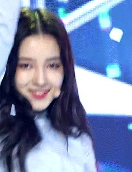 00后韩国女艺人Nancy，后台换衣全程被拍！ - 知乎