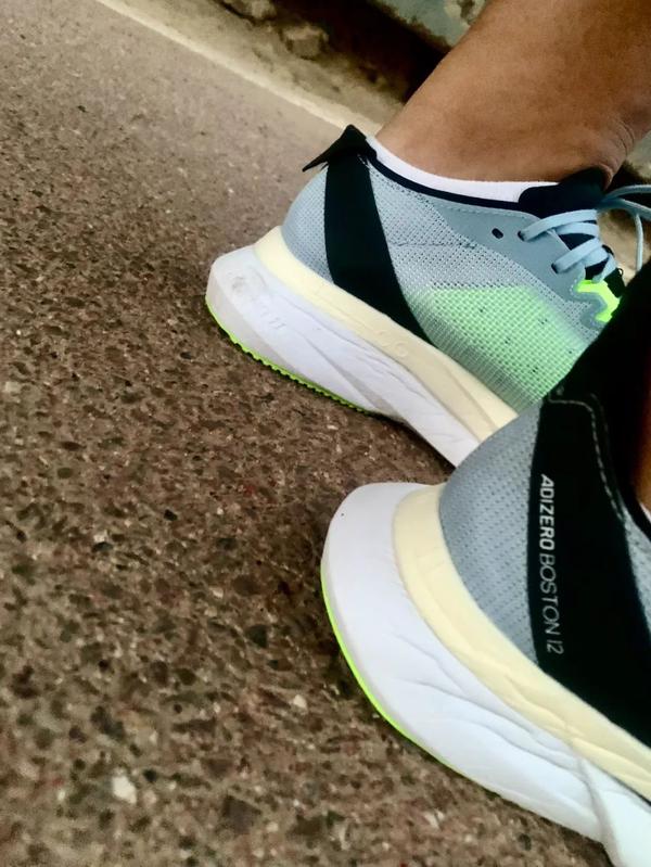 真人实测 ADIZERO BOSTON 12，真·竞速万金油！ - 知乎