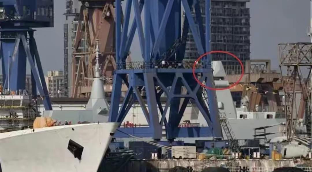 mini版055，054B首舰下水 - 知乎