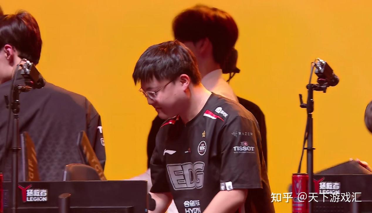 LPL终局之战落幕，小虎亲手淘汰Uzi，TheShy令人陌生，重返世界赛 - 知乎