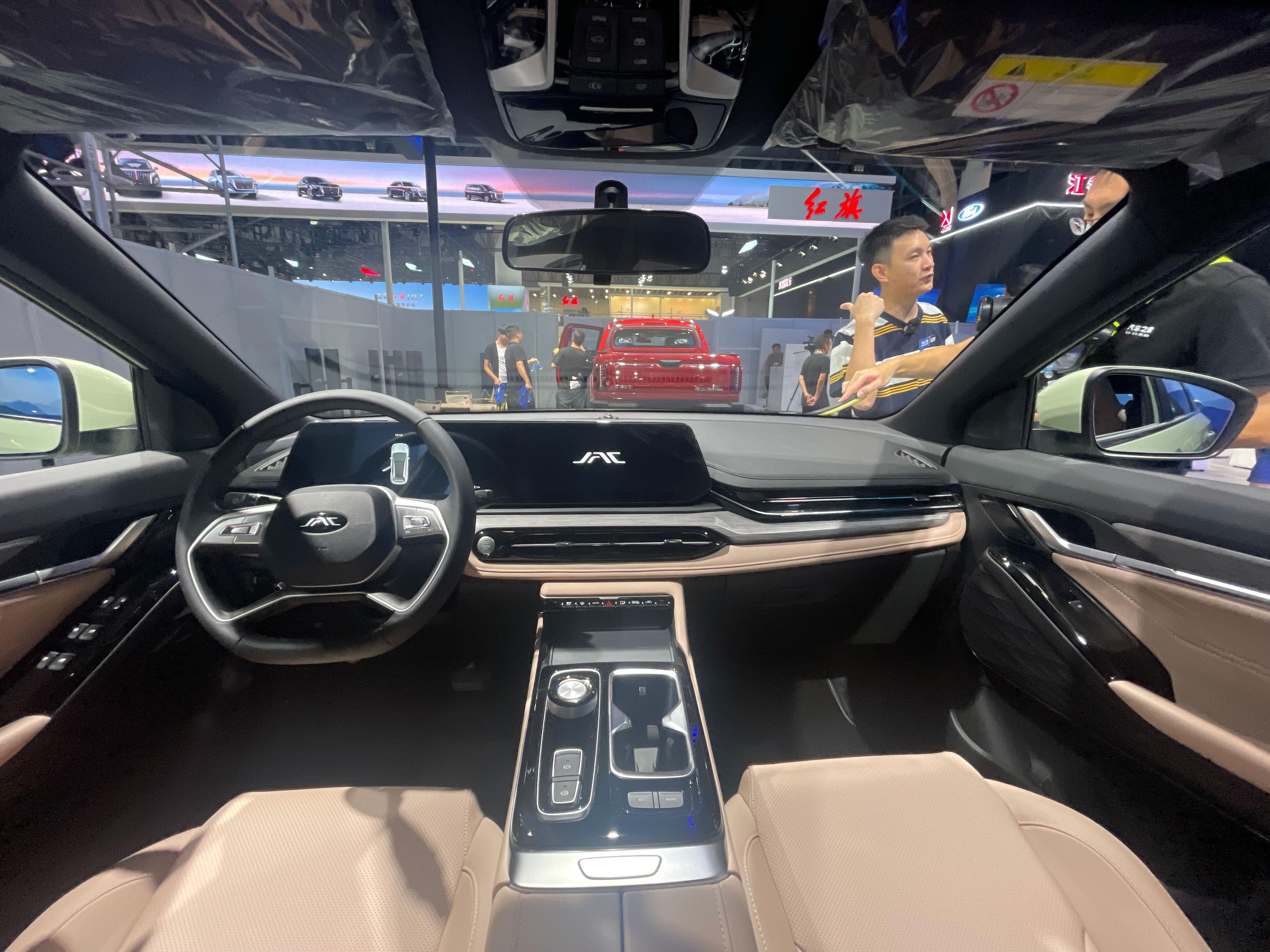 2023成都车展探馆：江淮QX PHEV - 知乎