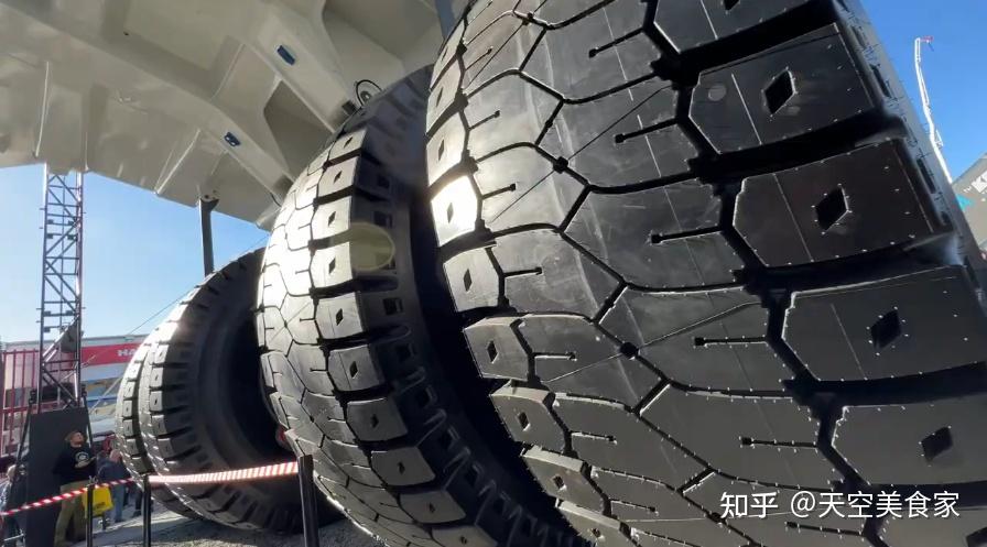 (先睹为快)2022世博会利勃海尔T274新型全电动自卸车展示 - 知乎