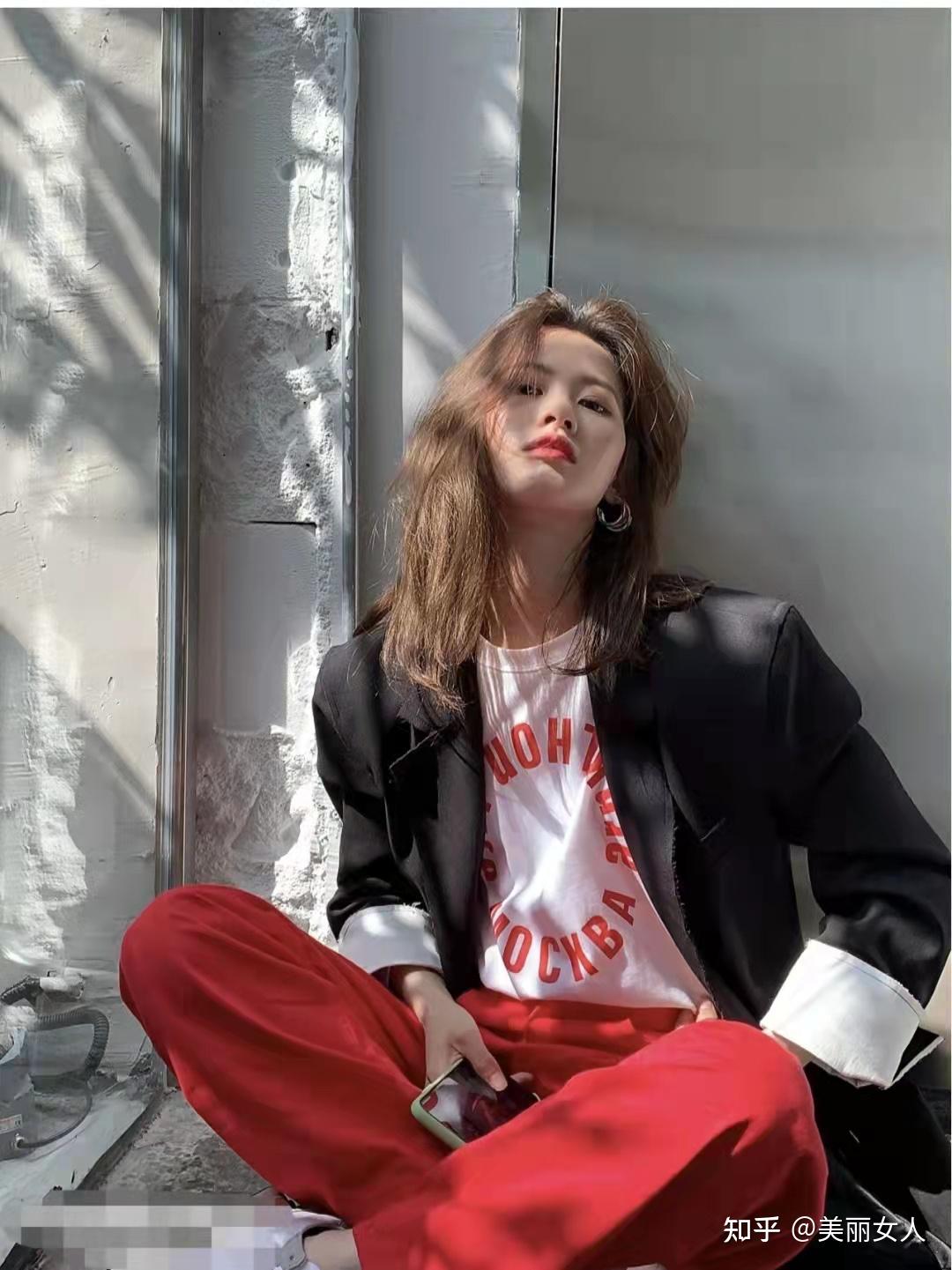 红色裤子搭配什么颜色上衣好看 - 知乎