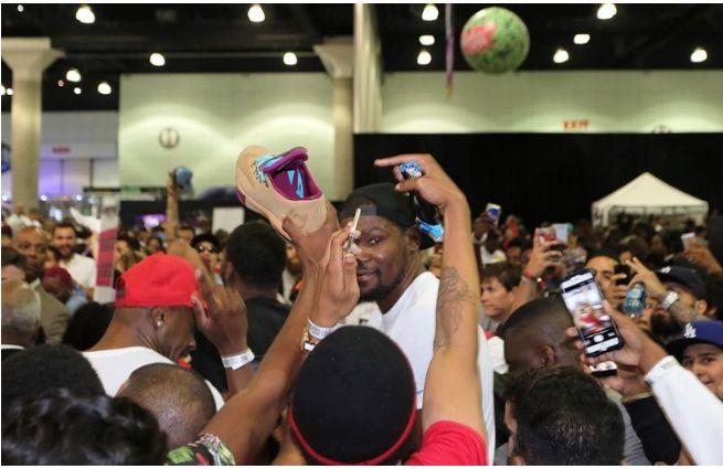 还有 3 天！全球最大球鞋潮流嘉年华 Sneaker Con 正式登陆！ - 知乎