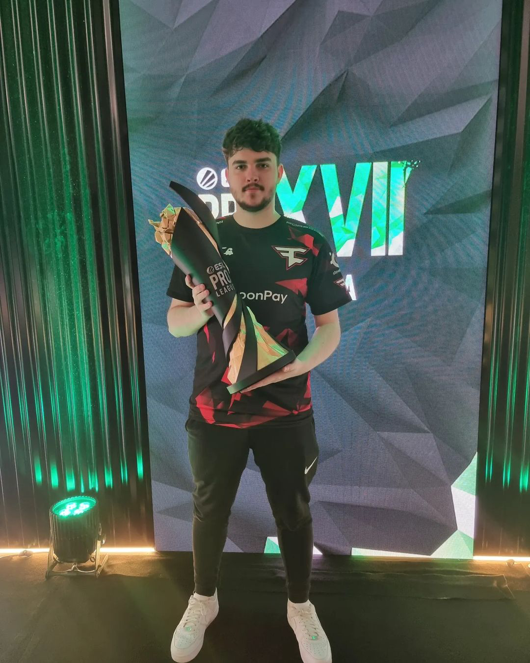 FaZe成功夺冠EPL S17 - 知乎