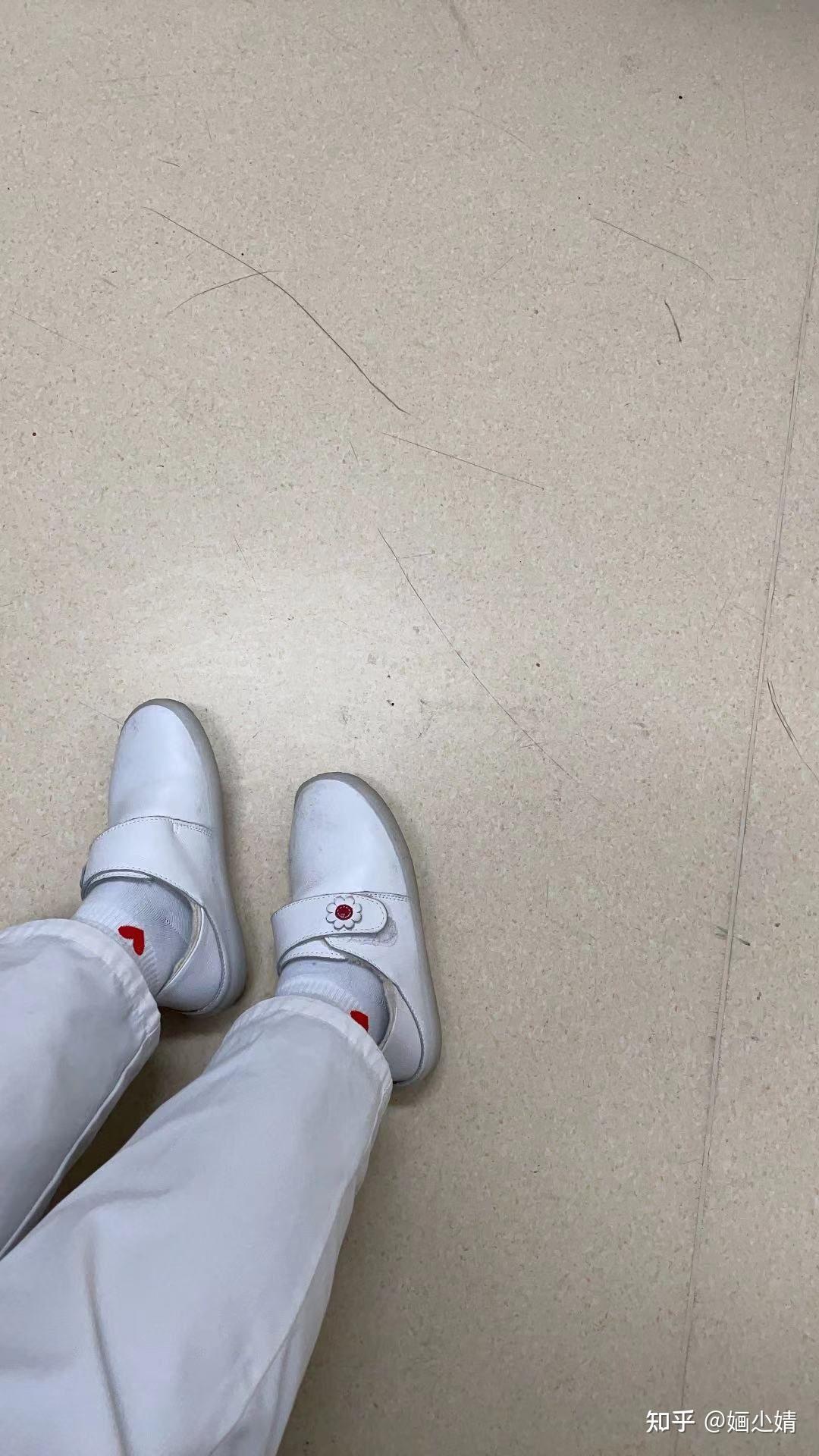 为什么好多男生都喜欢女生的脚？ 知乎