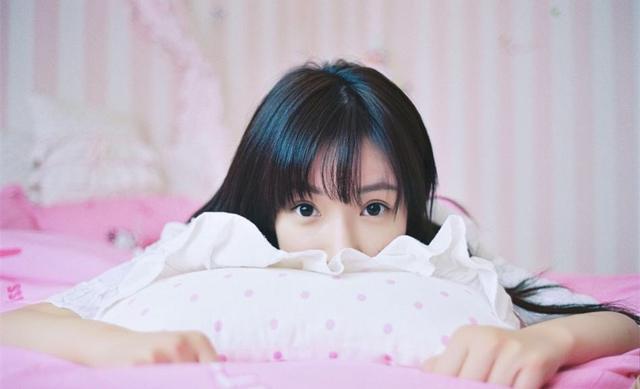 她抽烟喝酒，可是她是好女孩，从这些小细节就可以看出 知乎