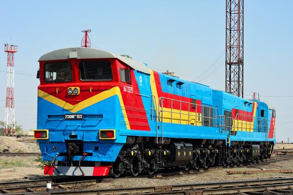 【纪事】从2TE10MD/PGE型到2TE3250型内燃机车——俄罗斯联邦雅库特铁路中的“大老美” - 知乎