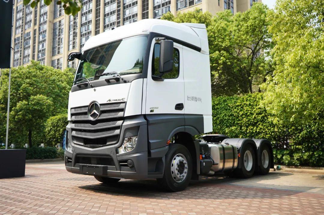 国产奔驰Actros C：油耗低至26.8L！用实力诠释“每滴油都会长跑” - 知乎