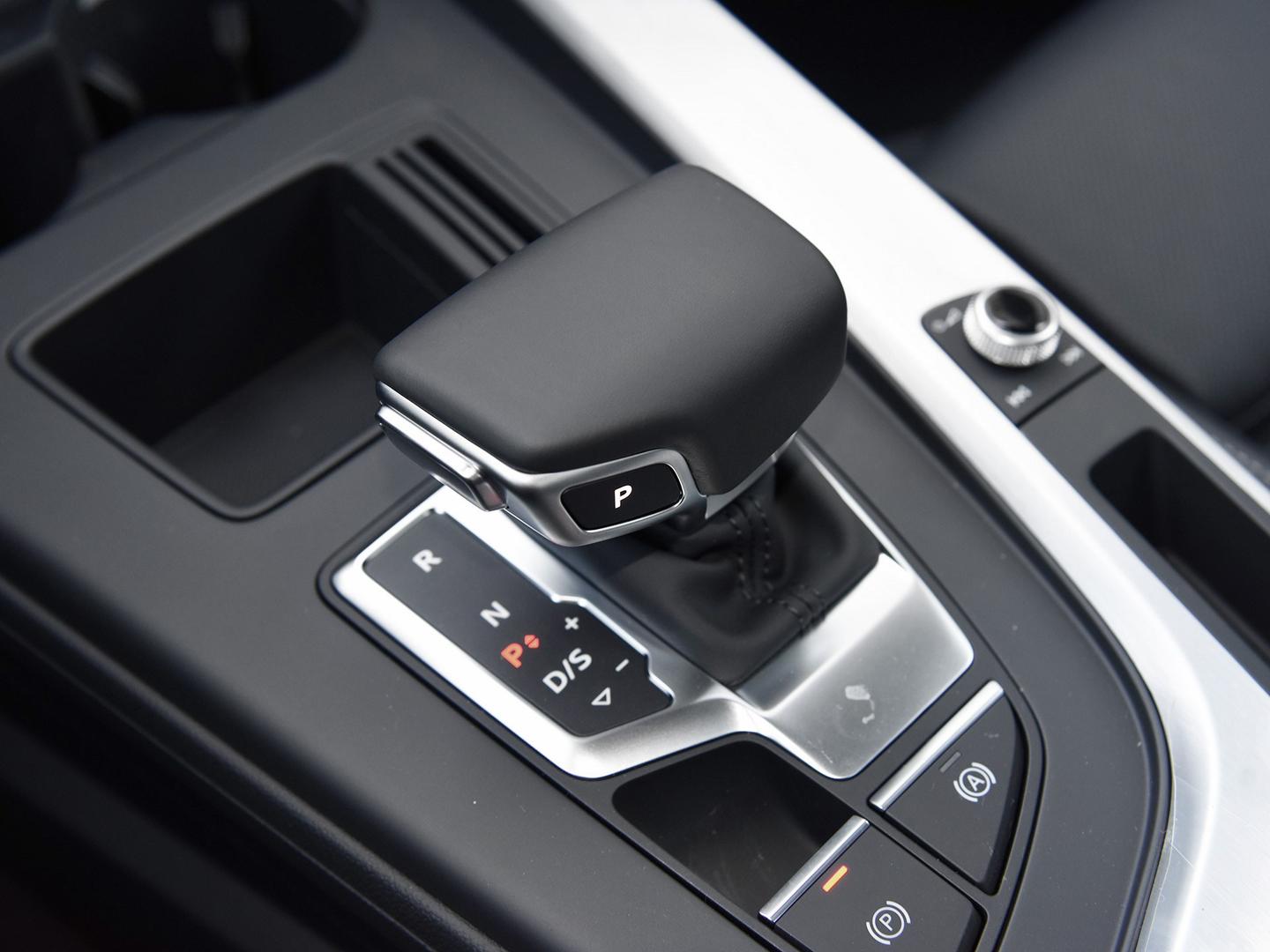 针尖对麦芒！奥迪A4L对比奔驰C 260L - 知乎