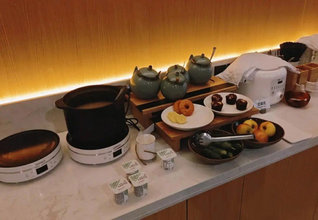 “把酒店薅成羊毛天堂”，越来越贵的亚朵咋成了出差社畜的温柔乡 - 知乎