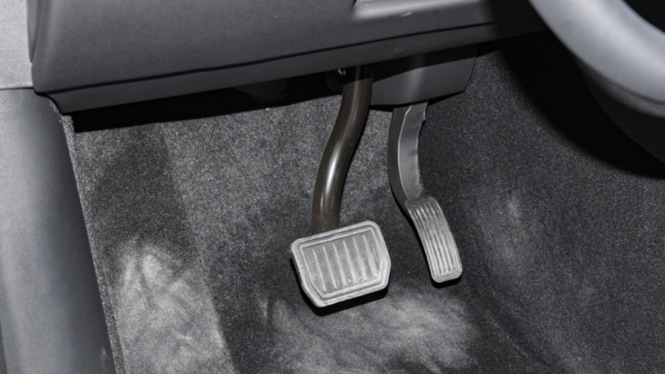 Model Y强制单踏板取消，能量回收力度降低还晕车吗？ - 知乎