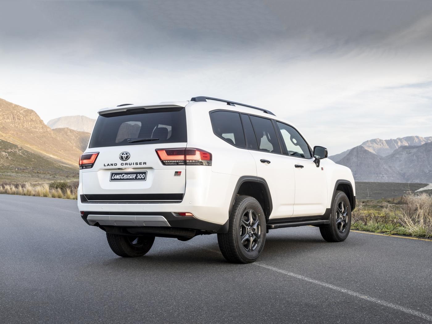 配3.5T+10AT，还有坦克掉头，全新兰德酷路泽变好了还是变坏了？ - 知乎