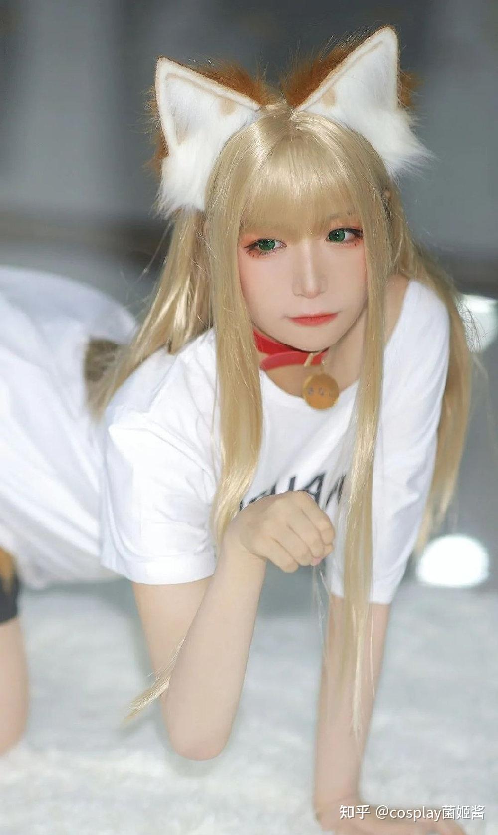 Cosplay:《我家猫猫是可爱的女孩子!》黄豆粉猫娘的场照,毛茸茸的小耳朵和可爱的爪爪都让其成为能抓住别人眼球的利器 知乎