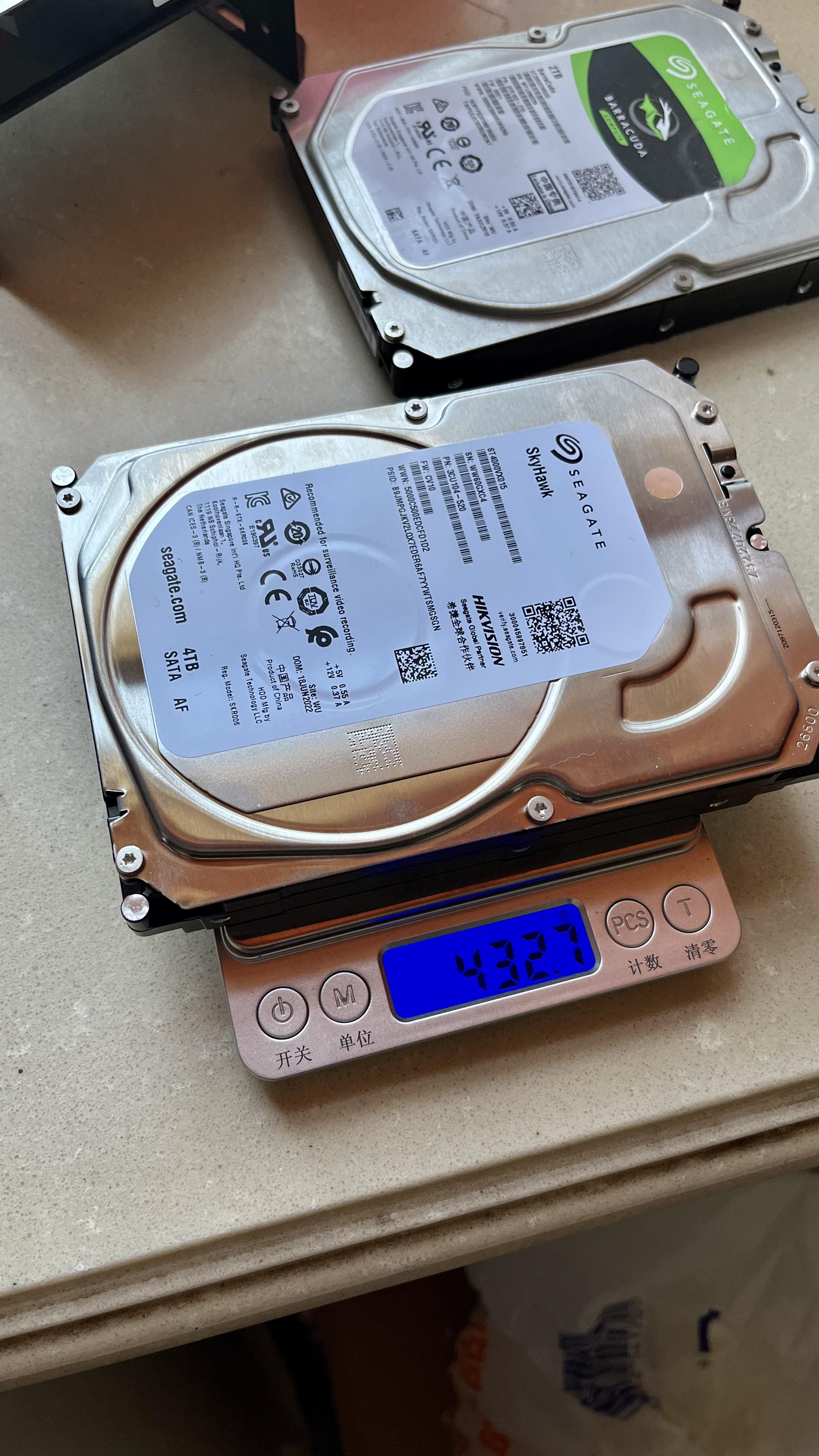 希捷4TB机械硬盘ST4000VX015到货