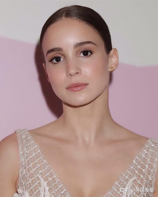 美队官宣甜蜜恋情！97年美女超有才，拿大奖会五国语言，男方想结婚？ - 知乎