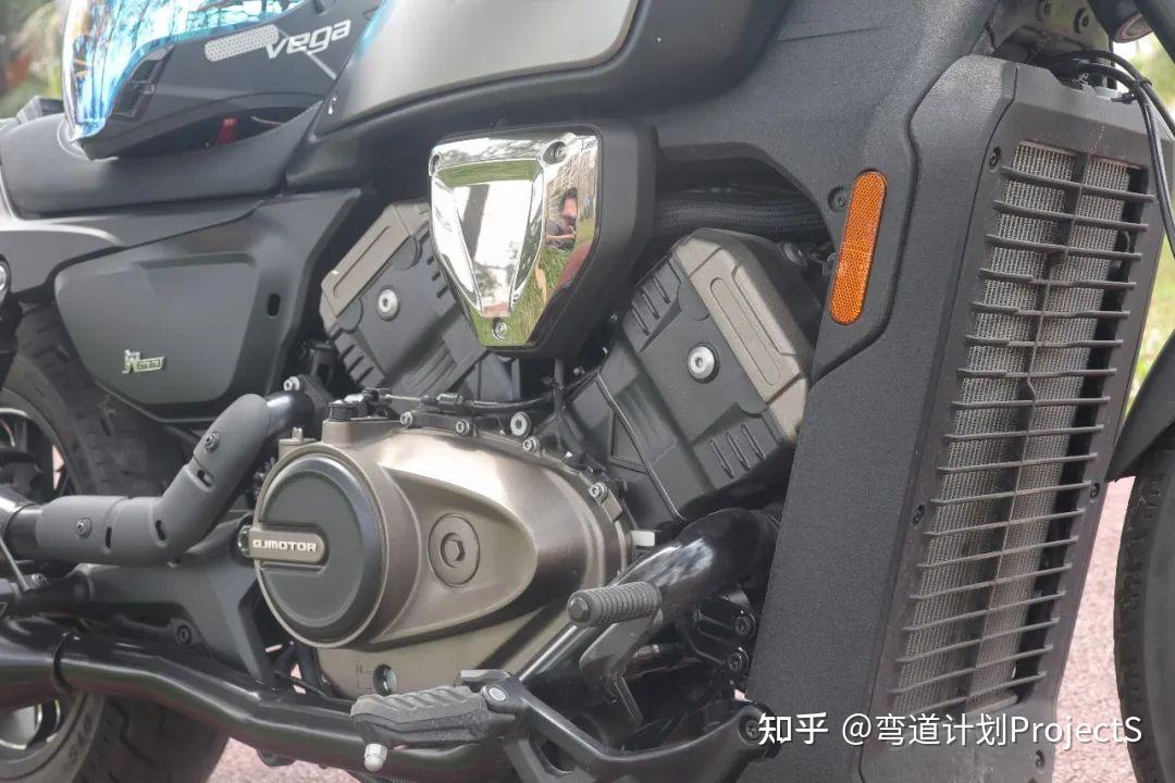 【评测】QJMOTOR 闪600，复古巡航必看的一款 - 知乎