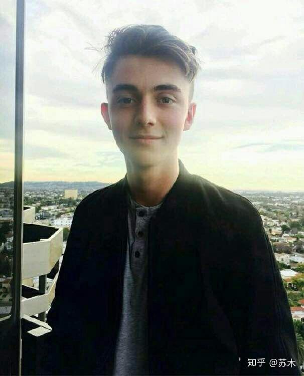 大家有喜欢的欧美帅哥吗？欧美小鲜肉？有没有那种金发碧眼的小鲜肉？ - 知乎