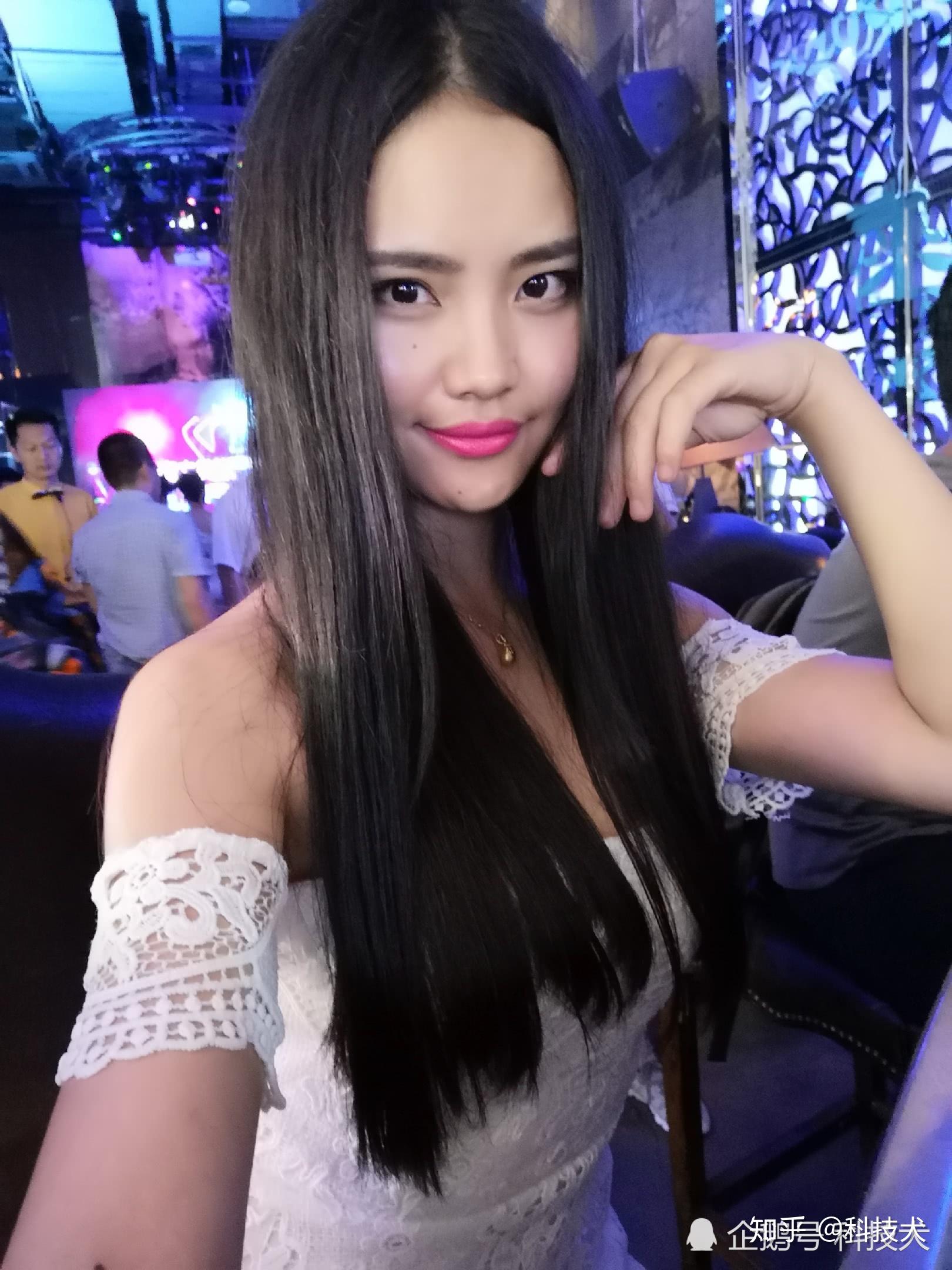 荣耀10GT版AIS手持超级夜景功能实拍样张：“夜拍王”来了 - 知乎