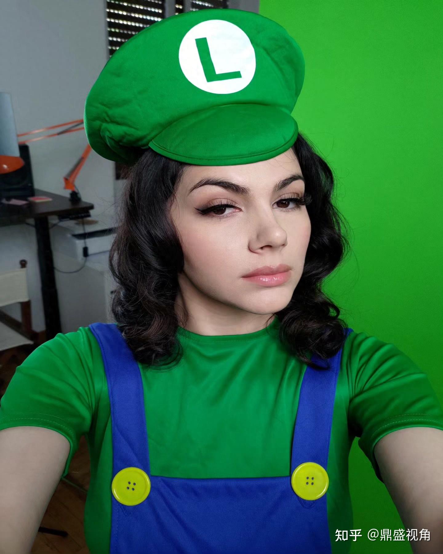 双馨，瓦伦蒂娜·纳皮 (Valentina Nappi),令人惊叹的身材和自然之美 - 知乎