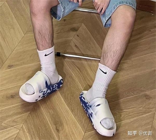 拖鞋配袜子,这种时尚你会穿搭吗 知乎