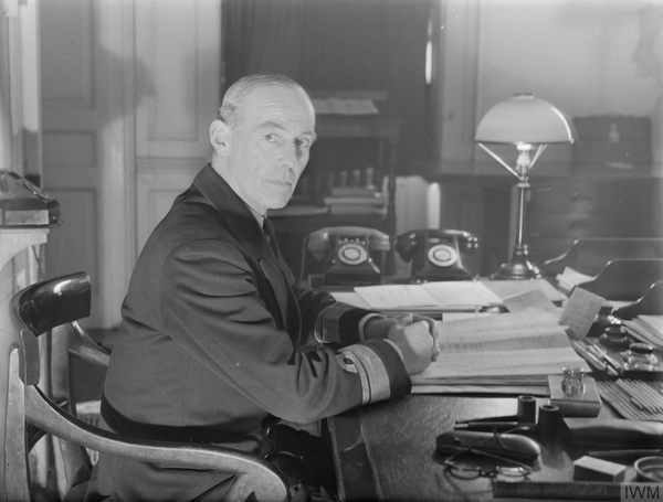 英国海军上将约翰·赫里沃德·埃德斯顿, GCVO, GCB - 知乎