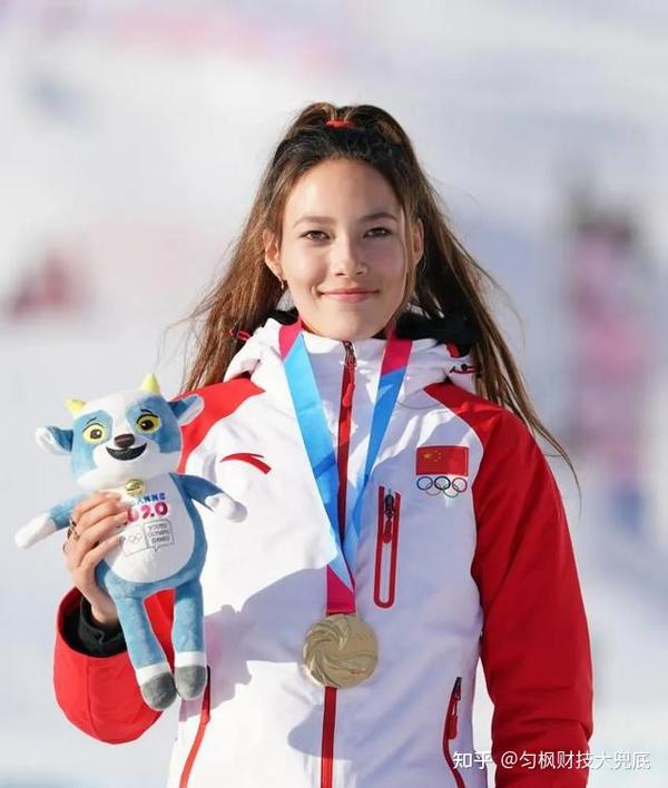 谷爱凌19岁登顶冬奥会冠军，14岁改回中国国籍，9岁全美滑雪冠军 - 知乎