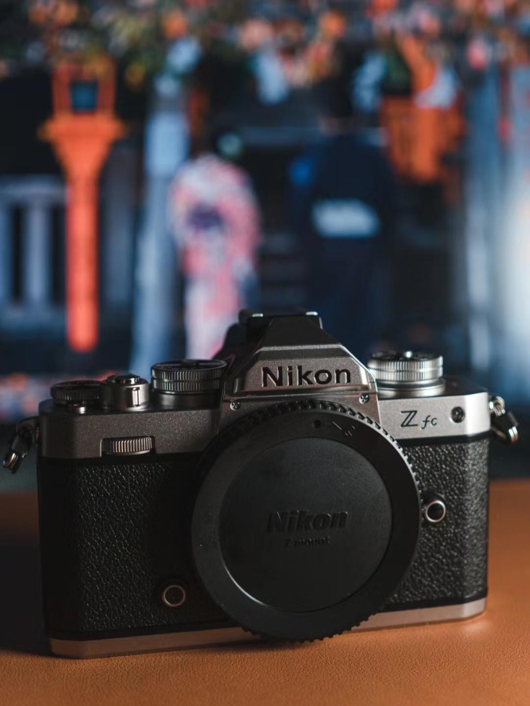 不考虑溢价的情况下，富士xt30ii和尼康zfc哪一个值得买？