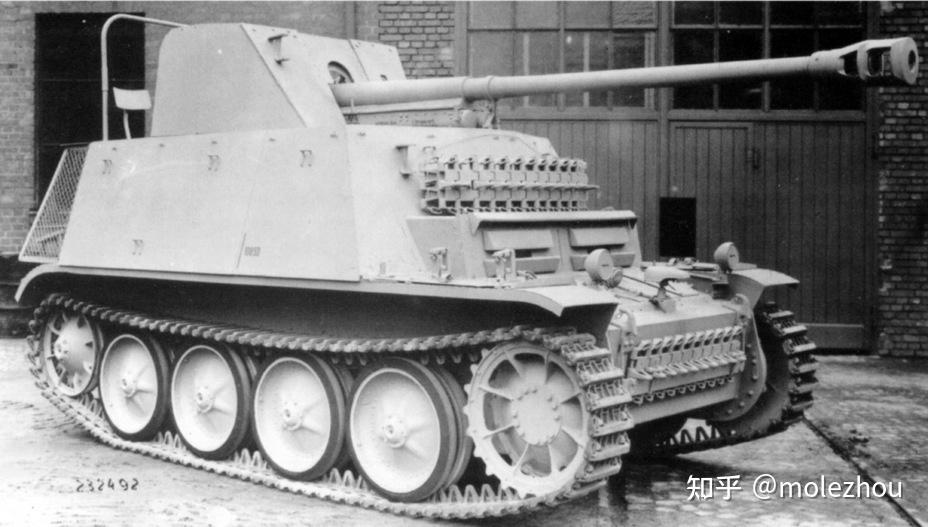 28 二战德国装甲车辆-7.62 cm PaK 36(r) auf Fahrgestell Panzerkampfwagen II(F ...