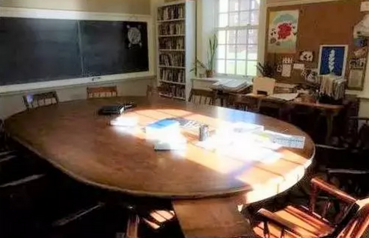 Harkness Table | 别小看一张桌子，它可是美国教育中的精髓 - 知乎