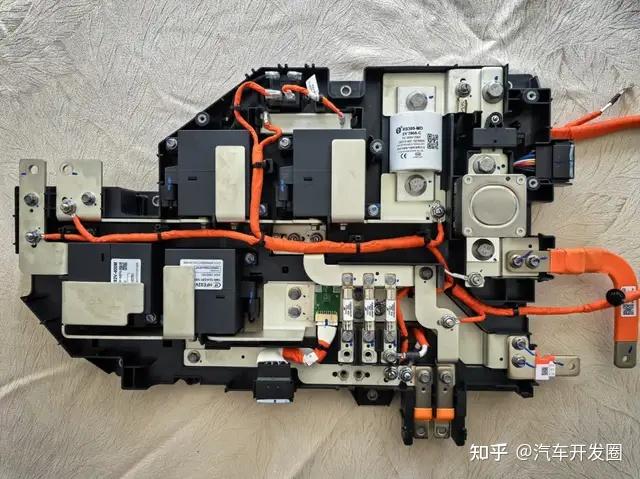 拆解小米SU7动力电池BMS：不出意料果然用了这些芯片 - 知乎
