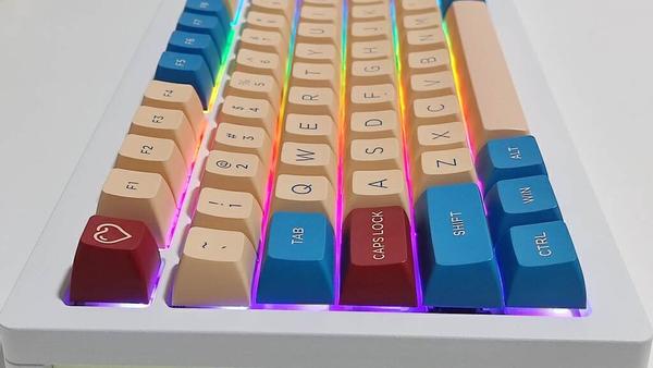 出道既“巅峰”首款全POK材质线性轴——IQUNIX璞玉轴上手体验