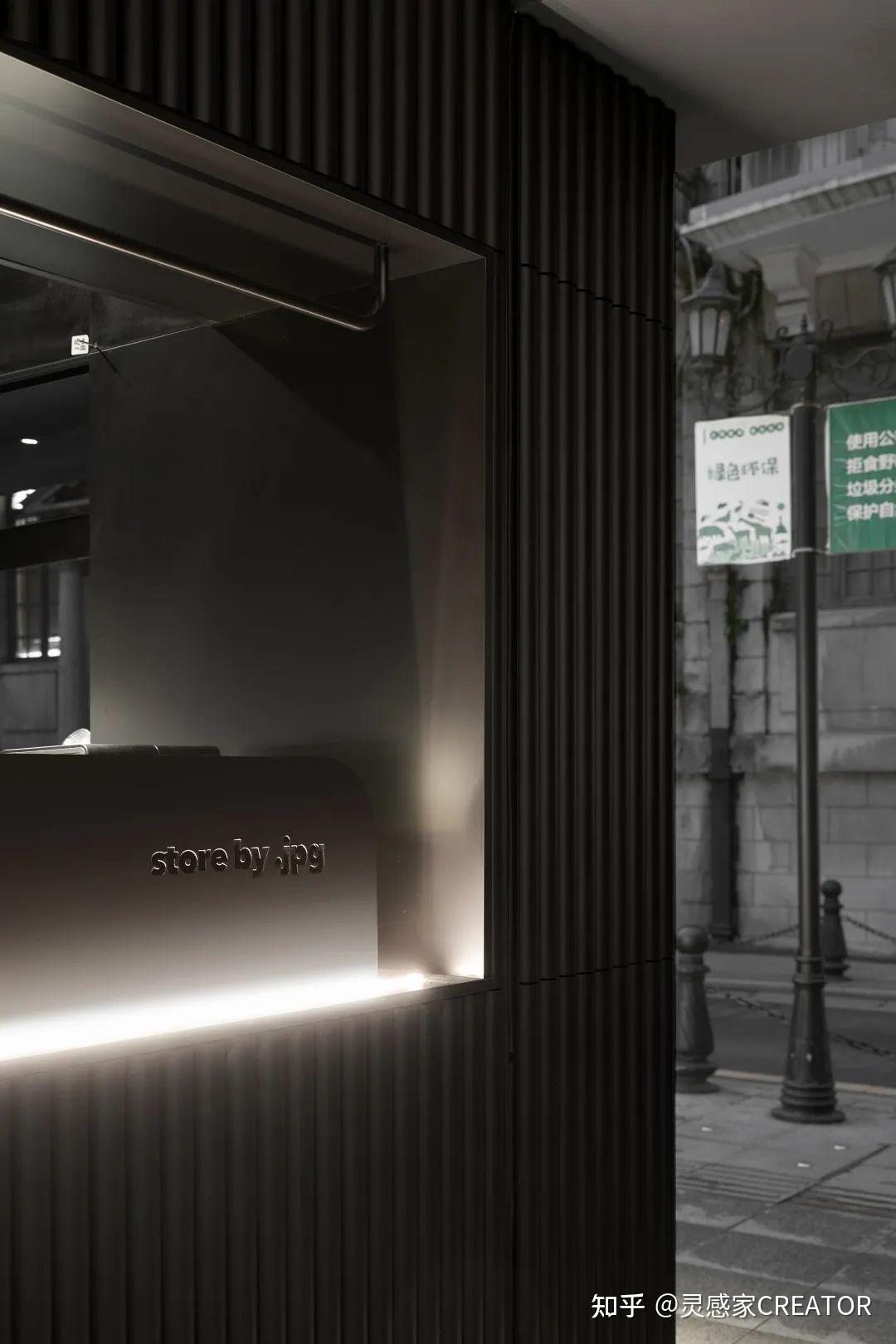 5+2.studio新作｜广州老城区里的黑色盒子，store by .jpg咖啡沙面店 - 知乎