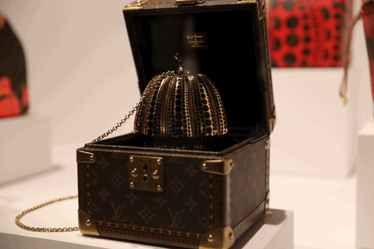 贵族都爱的LV箱子，为啥能火160年？ - 知乎
