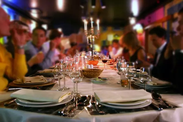 晚宴礼仪：论如何在晚宴上尽显优雅 - 知乎