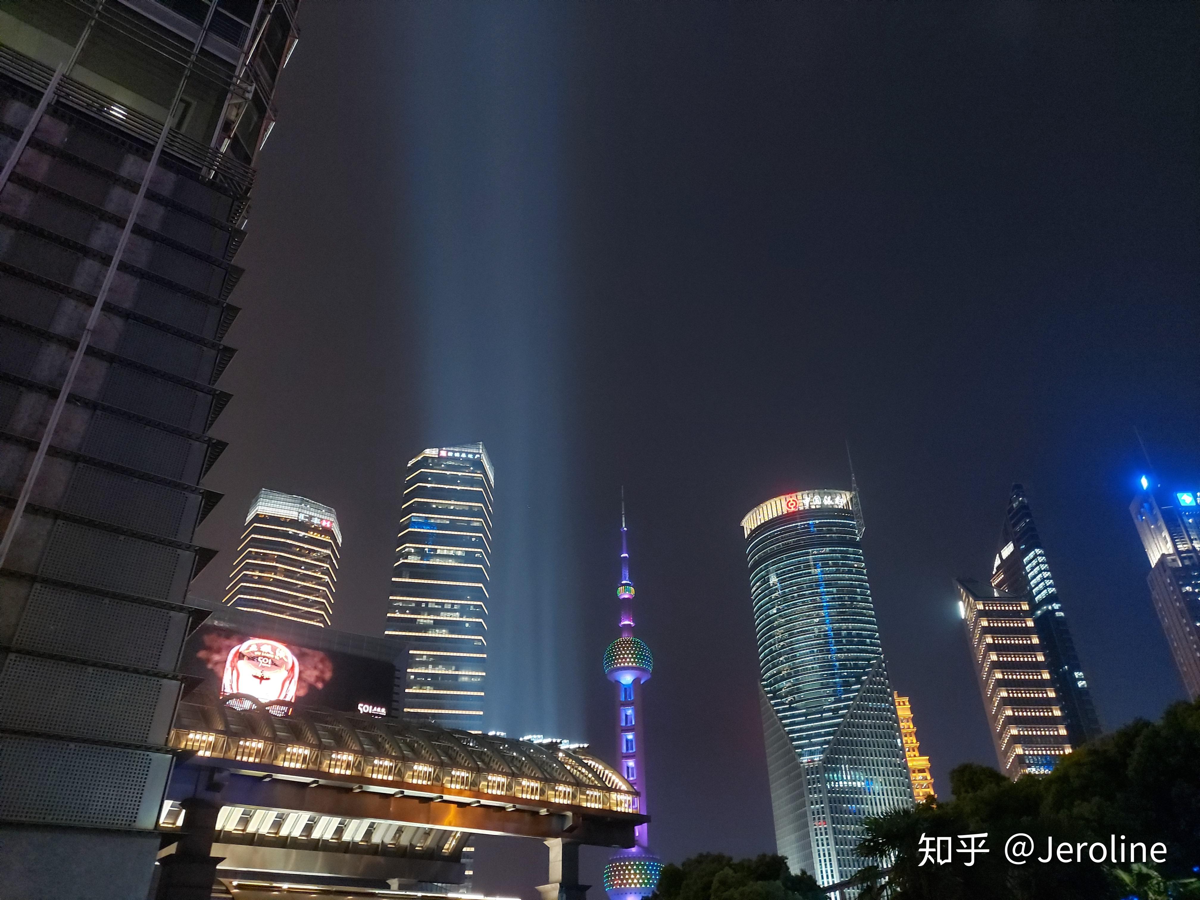 有哪些陆家嘴比较震撼的照片？ - 知乎