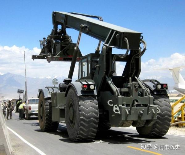 卡尔玛RT240集装箱处理机，美军重要的后勤保障车辆 - 知乎