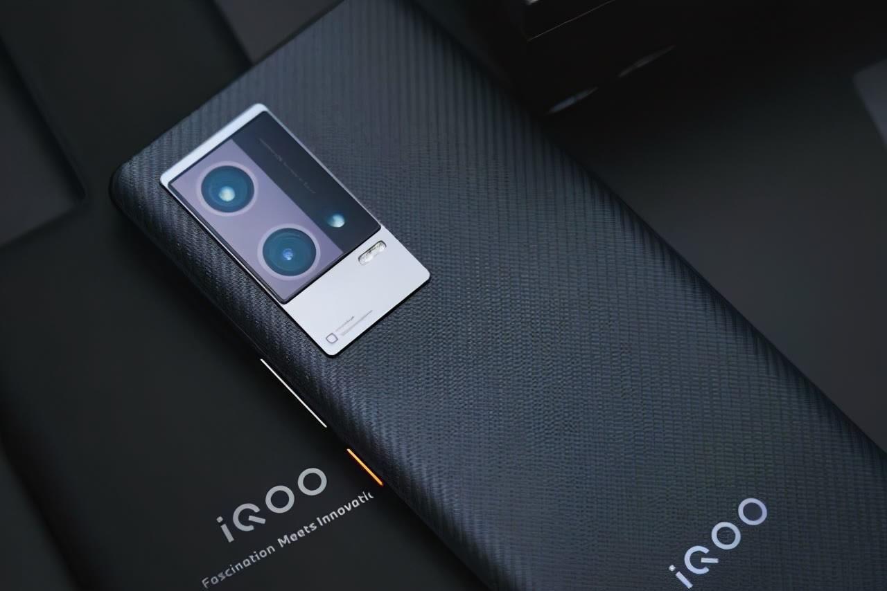 iQOO 8 Pro图赏：当配置拉不开差距，外观设计就成了突破点？ - 知乎