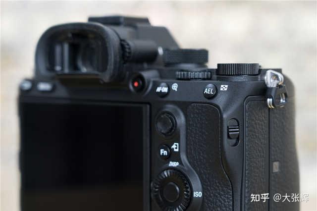 2022年预算1.2w是买a7m3还是z62？